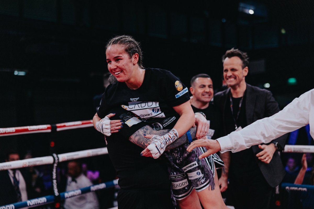 CHLOE WATSON CROWNED NEW EUROPEAN FLYWEIGHT CHAMPION, LIVE ON CHANNEL 5 ...