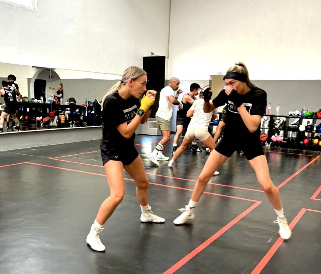 Harli & Shona Whitwell: A Tale of Two Fighting Sisters – FightPost ...